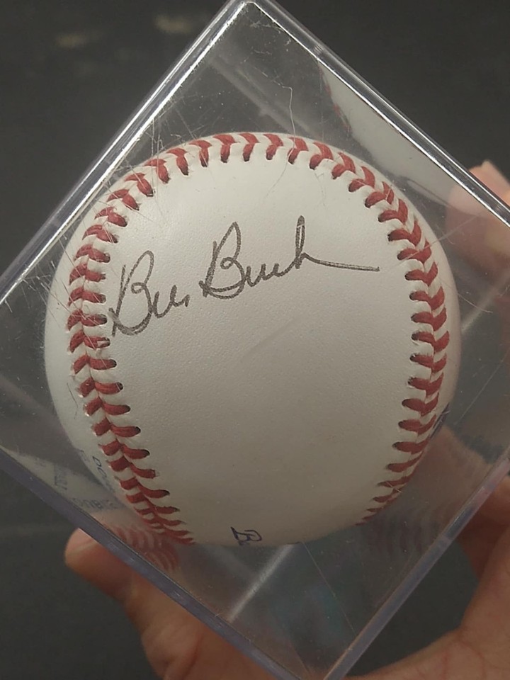 MLB Autograph baseball Has 3 signatures that are bold and clean | eBay