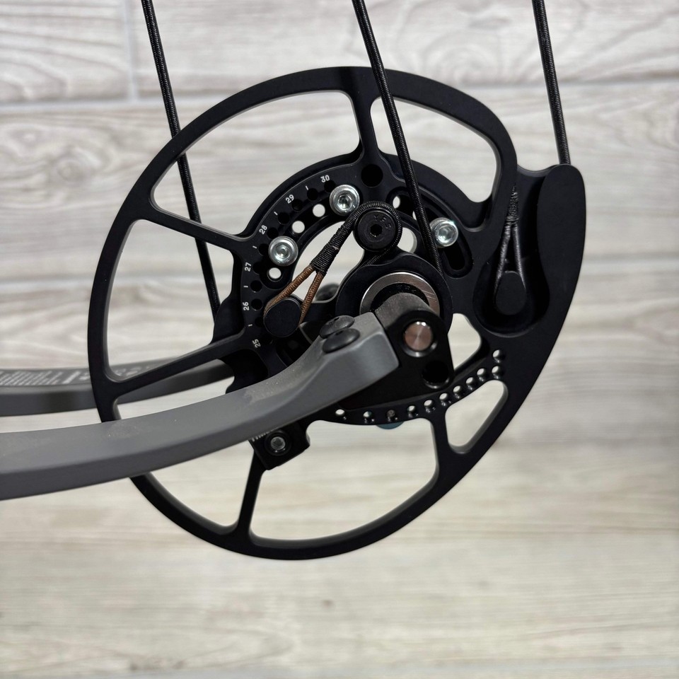 Bowtech Proven 34 Smoke Grey Medium Cam Right Handed 25-30" 60-70lbs | eBay