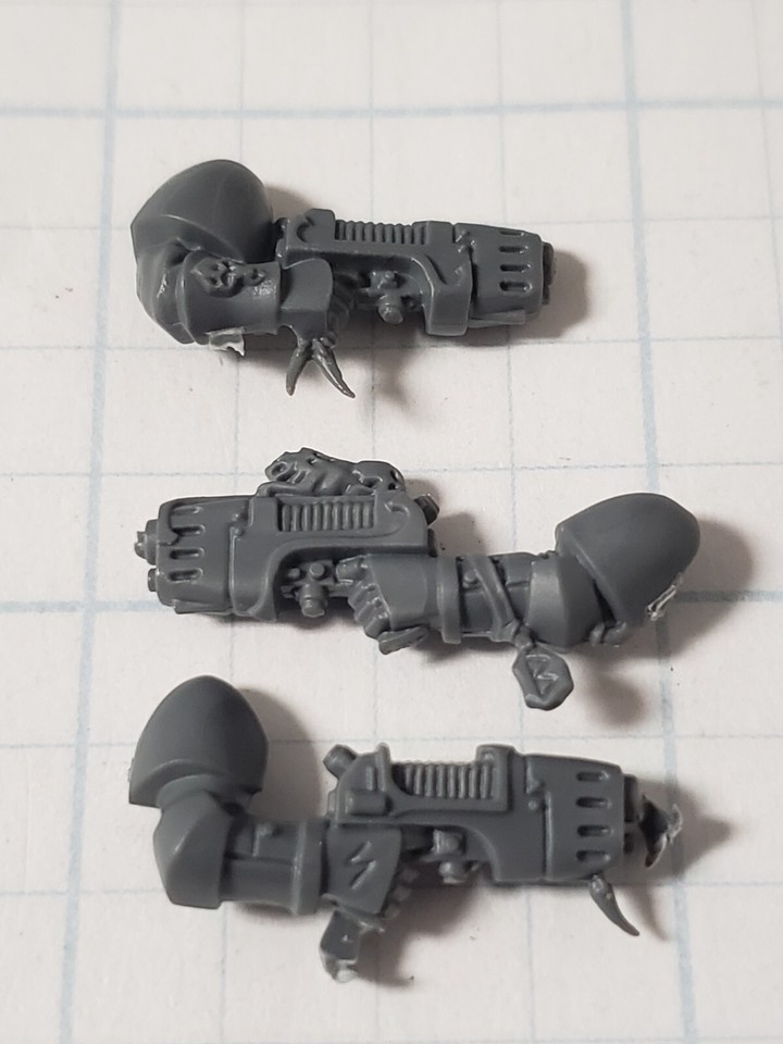 40k Space Wolves Bits Wolf Pack Blood Claws Engraved Plasma Pistols x3 ...