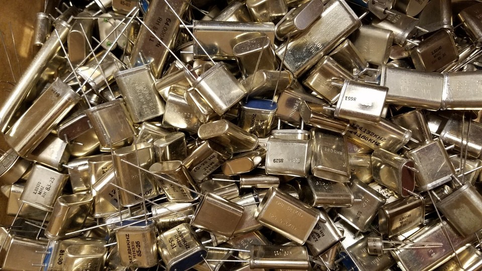 Lot of 100+ Assorted KHz & MHz Quartz Crystals NEW Rare Unique Vintage ...