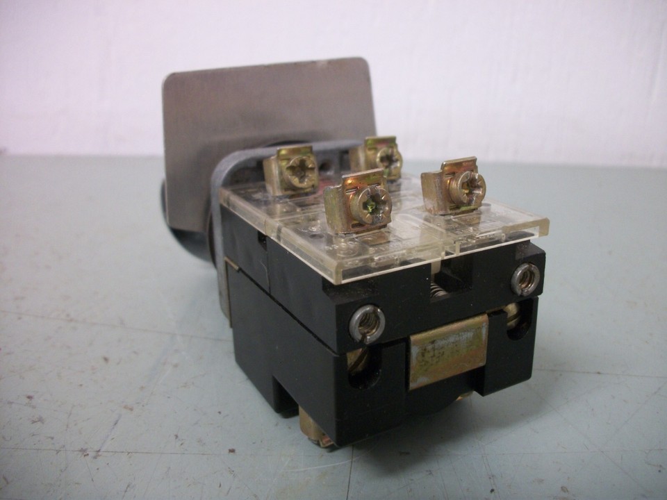 FURNAS RED ILLUMINATED PUSH/PULL SWITCH BUTTON 52PA2G2A 120VOLT | eBay