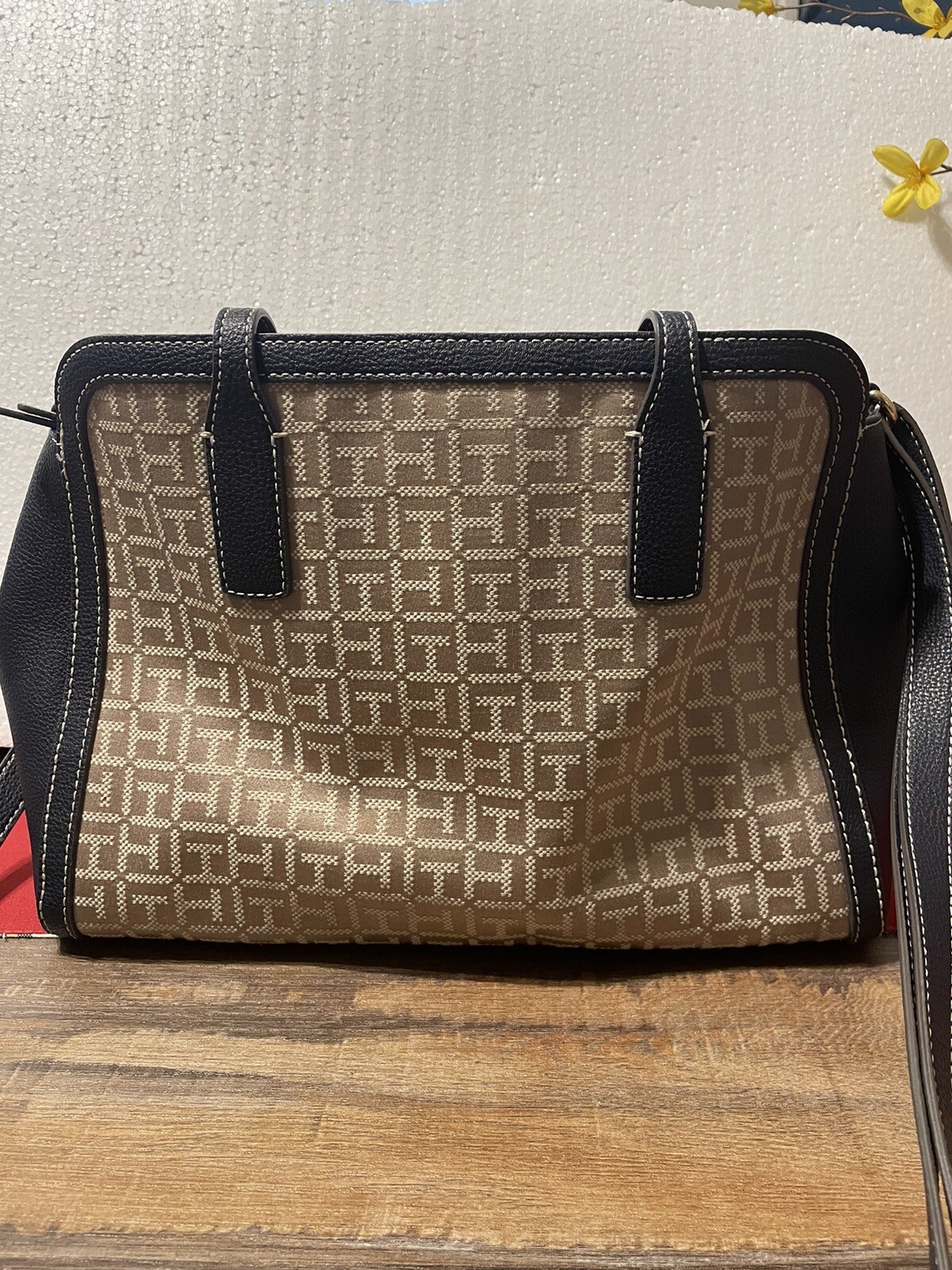 Tommy Hilfiger Shoulder TH Signature Logo Approx 12 I… - Gem
