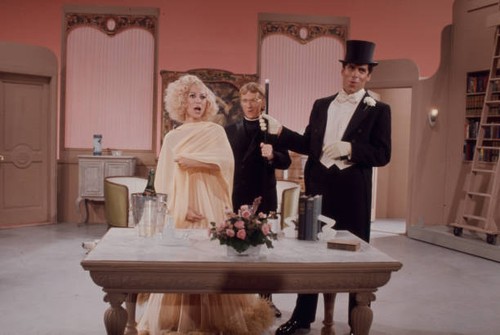 Rita Moreno Skip Hinnant Elliot Gould in tv movie Out to Lunc- 1974 Old ...