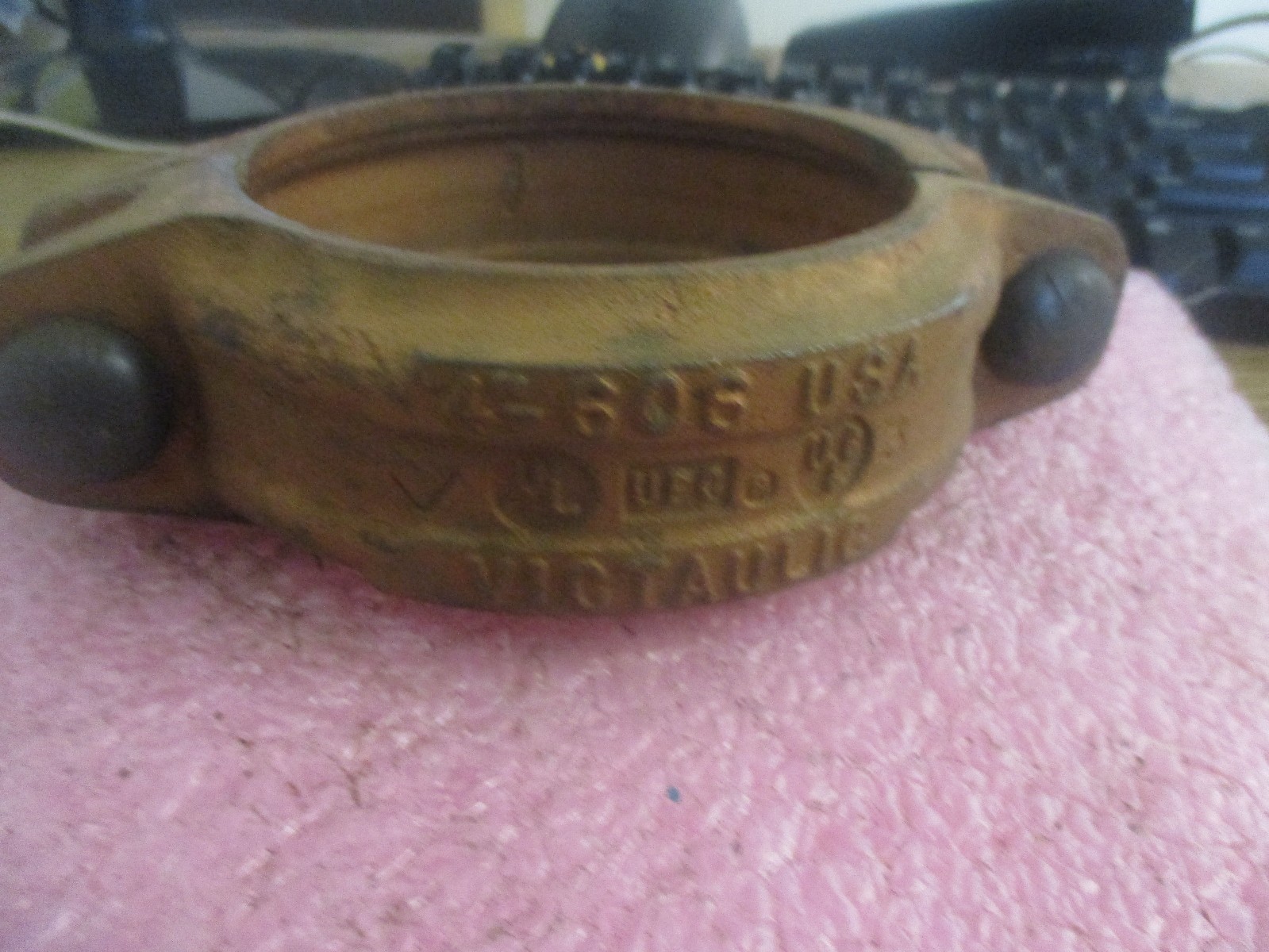 Victaulic Pipe Clamp Coupling 4" Model 4"-606 for sale online | eBay