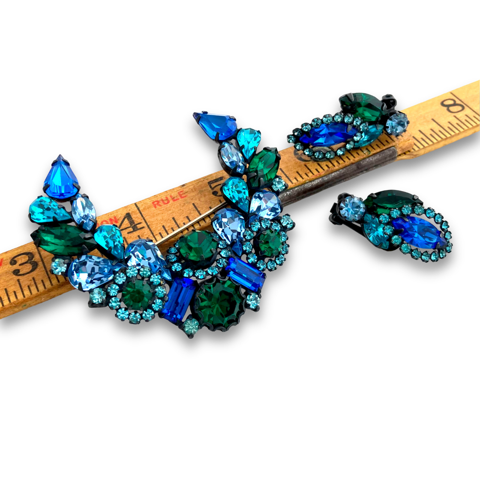 Vintage 1960s Signed WEISS Blue Green Halo Rhinestone Wreath Brooch ...