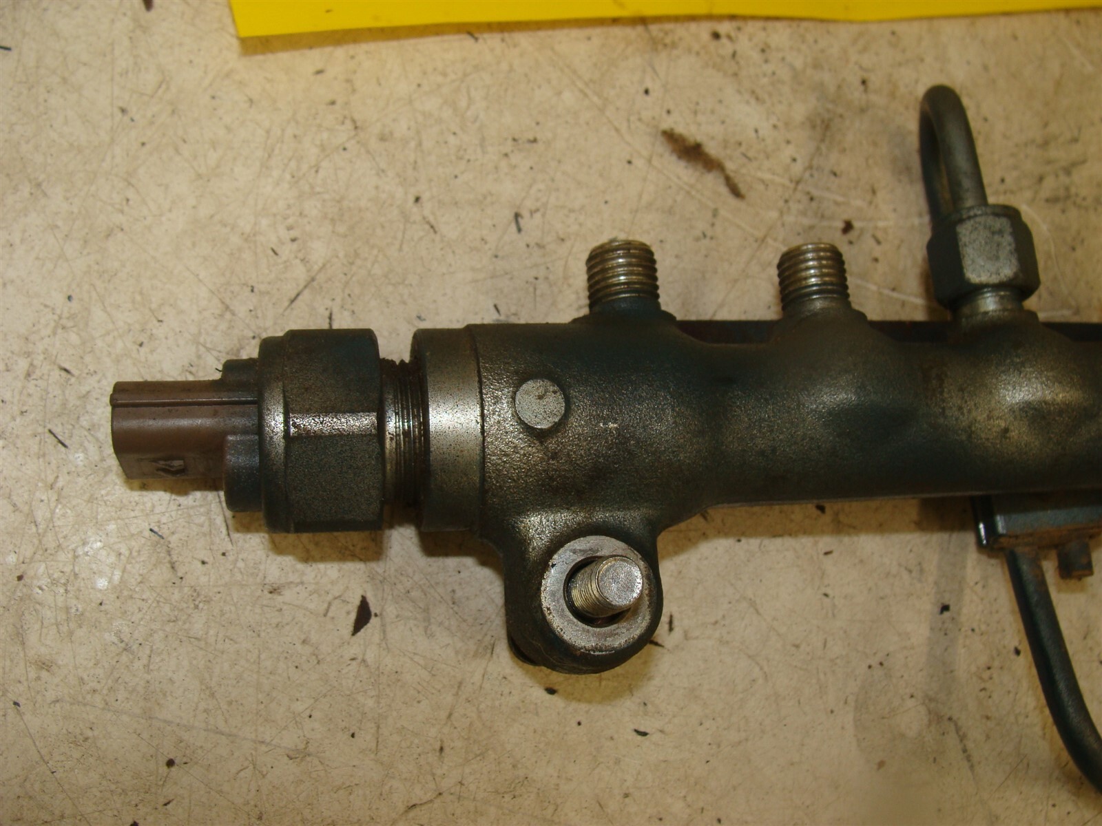 KUBOTA V3307-T 4 cylinder diesel engine 74hp 55kw Bobcat fuel rail ...