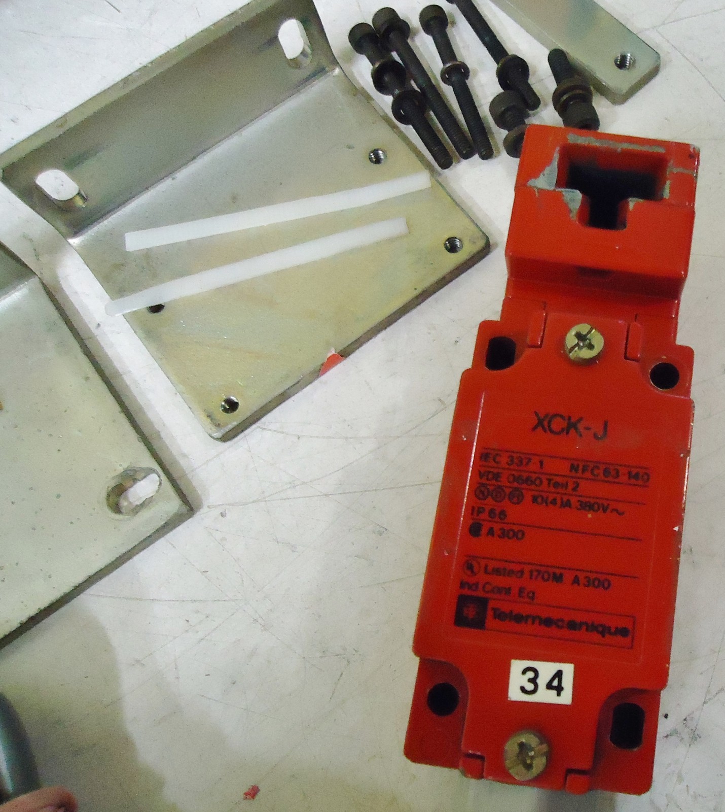 TELEMECANIQUE XCK-J IEC337-1 NFC 63-140 LIMIT SWITCH LISTED 170M, A30 ...