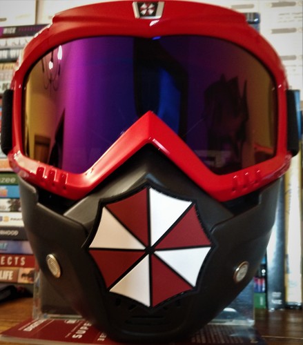 RESIDENT EVIL COSPLAY: RED FACEMASK W/GOGGLES + LOGOS, BLUE LENS, NEW ...