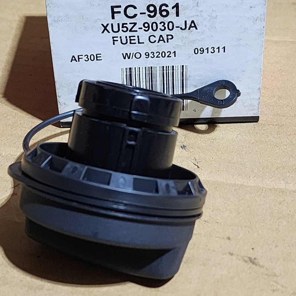 Genuine FORD Motorcraft FC961 Fuel Filler Gas Cap & Tether XU5Z-9030-JA ...