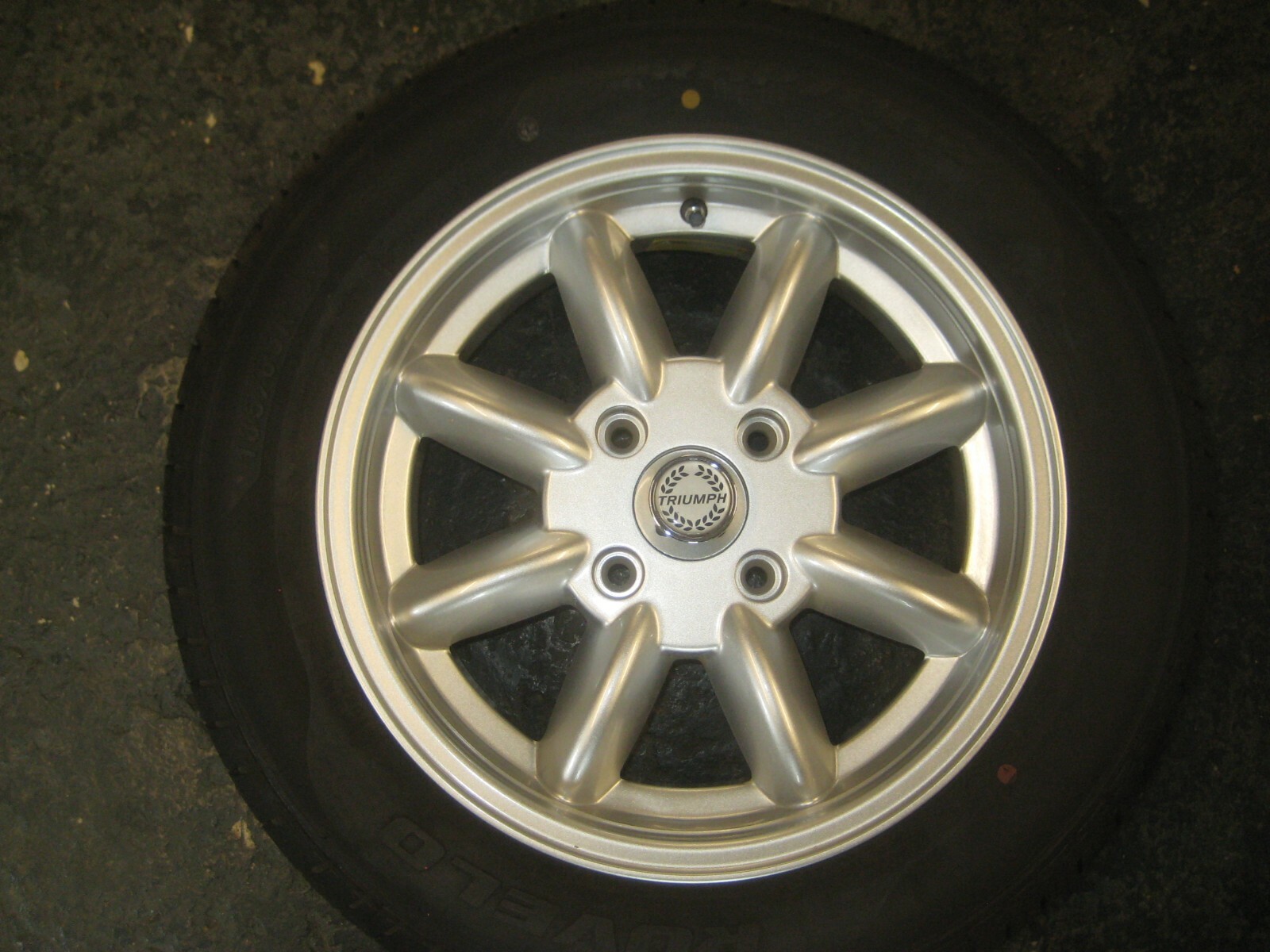 SET OF FOUR MGB GT ROADSTER INC V8 5.5 X 15 SILVER ALLOY WHEELS & TYRES ...