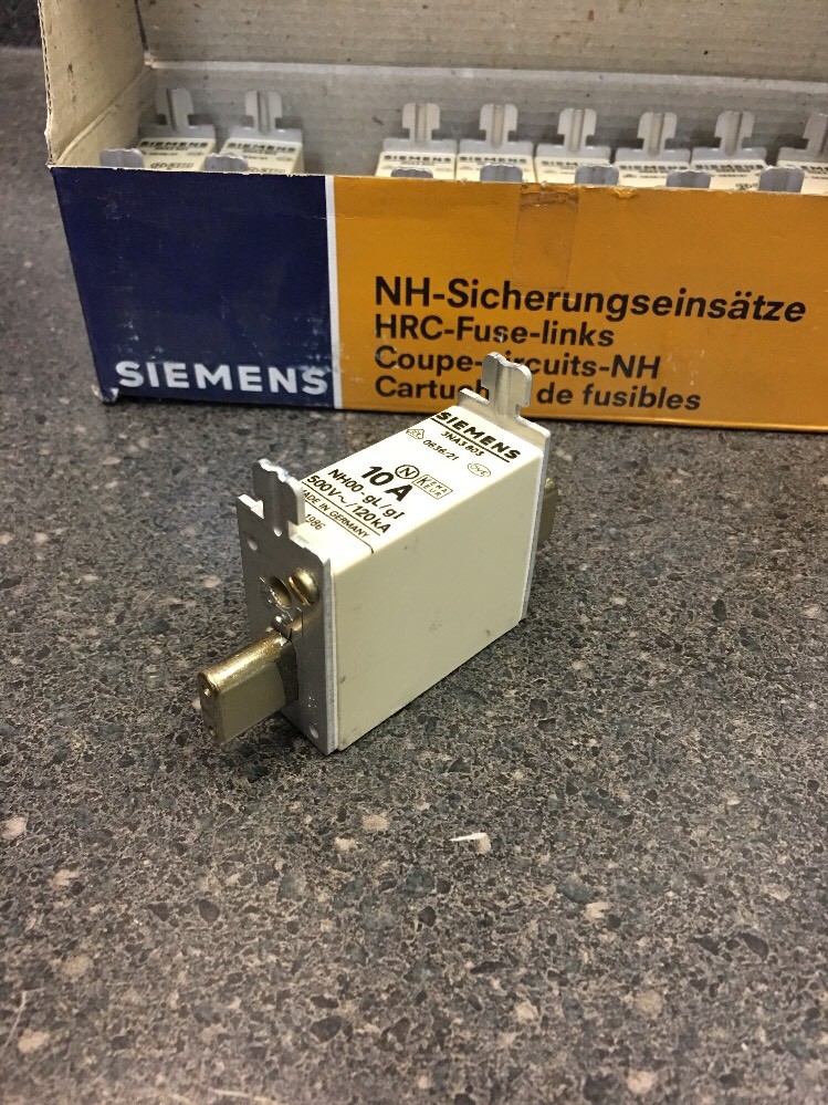 NEW SIEMENS FUSE LINK 3NA3 803 / 3NA3803 / 10A 500V 120kA ** Box Of 9 ...