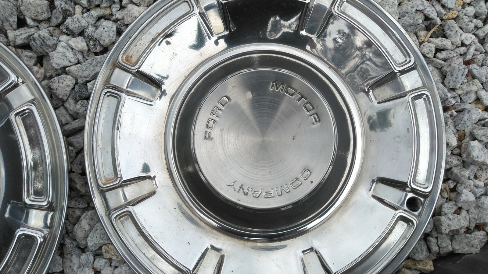 1970-1972 FORD MOTOR COMPANY HUBCAP set of 4 14" Ford Maverick Hub Caps ...