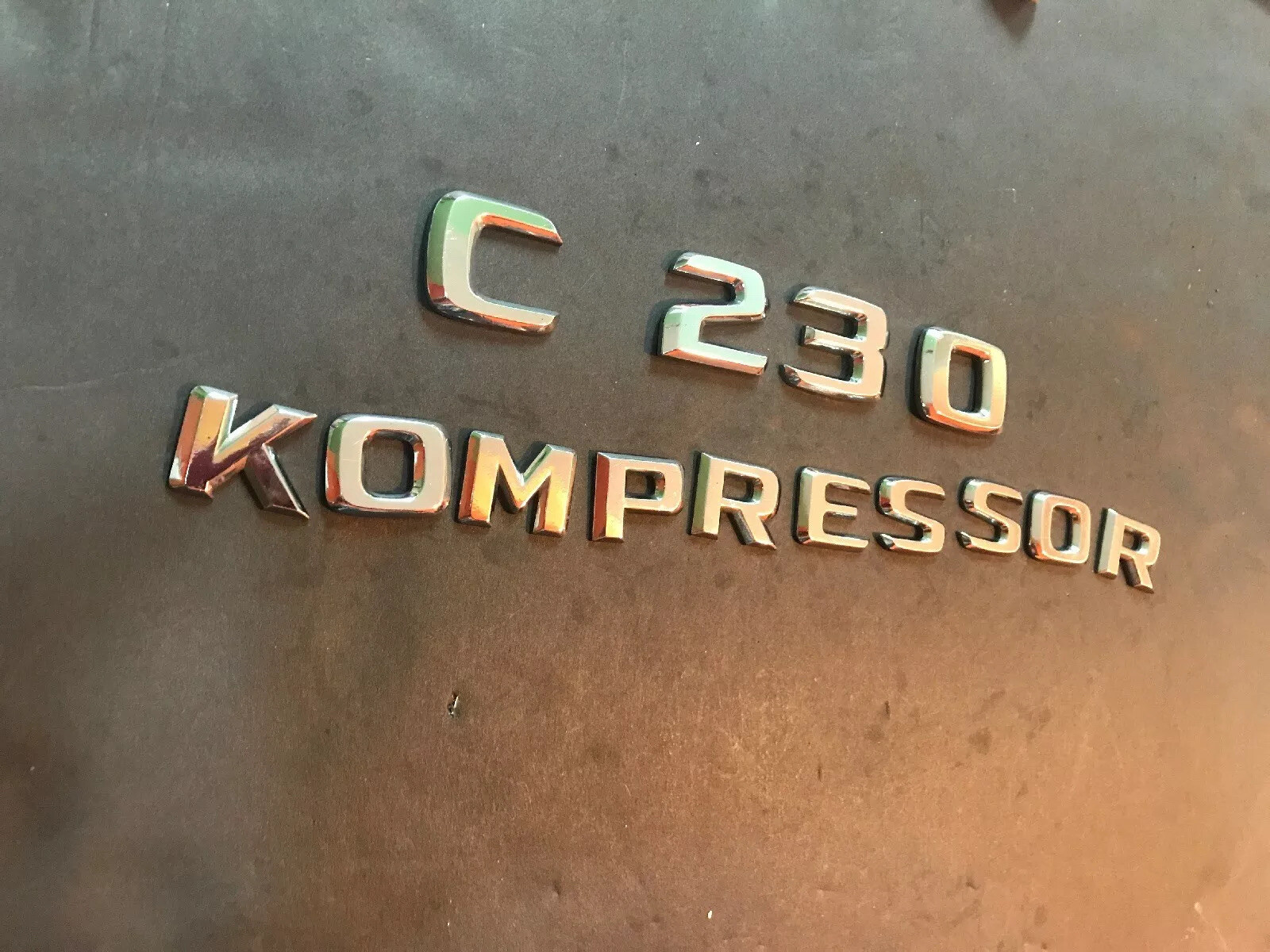 01-07 M-BENZ C230 C320 KOMPRESSOR EMBLEM REAR TRUNK LOGO LETTERS ...