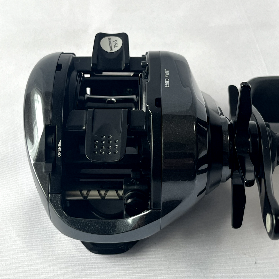 Shimano 18 Antares DC MD XG Right-hand baitcasting reel from Japan MINT ...