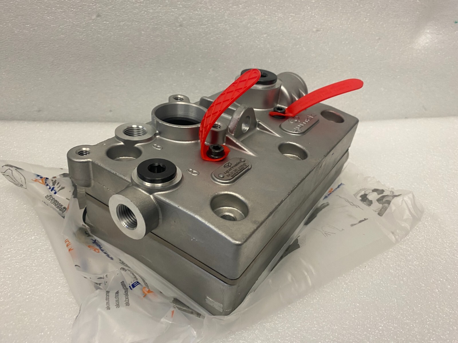 Air Compressor Cylinder Head Kit for Volvo D13 Engine 22203109 MADE IN ...