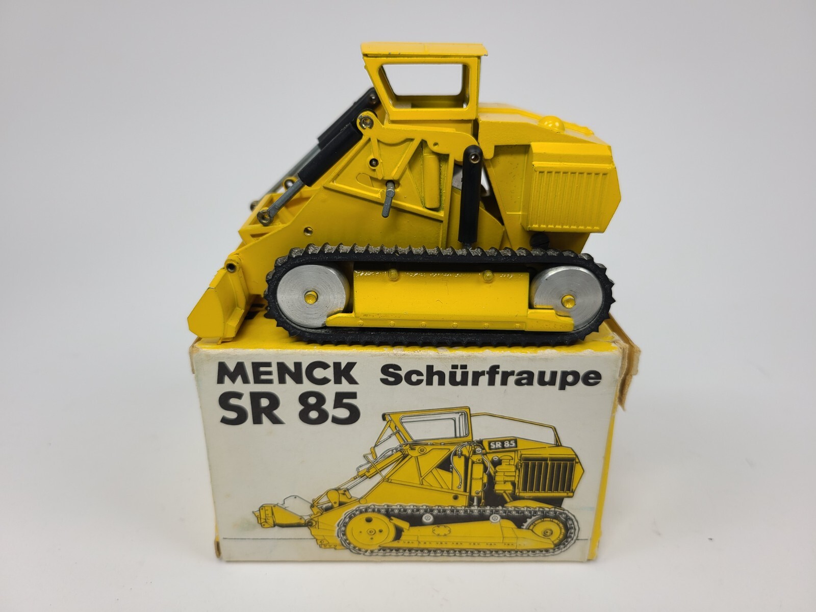 Menck SR85 Scraper Dozer - NZG 1:50 Scale Diecast Model #111 from 1969 ...