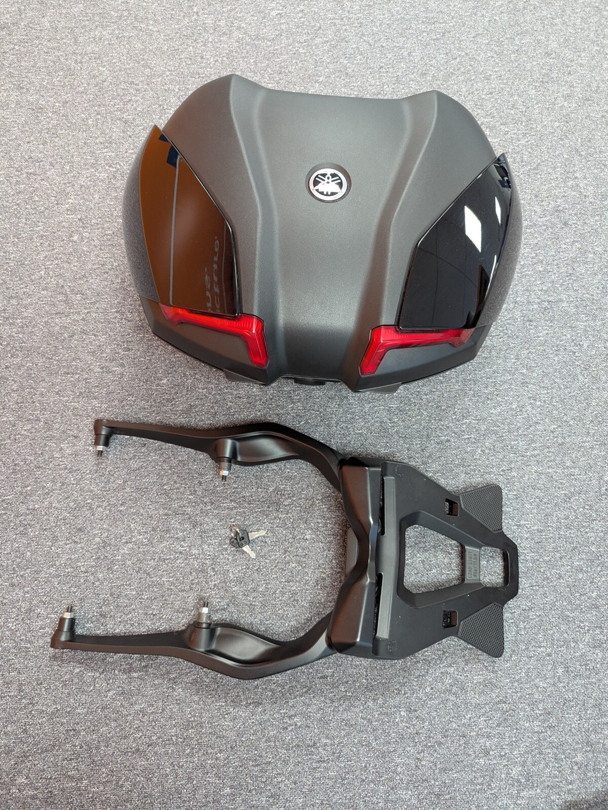 genuine yamaha top box Tracer 9/ MT09 With Carrier | eBay