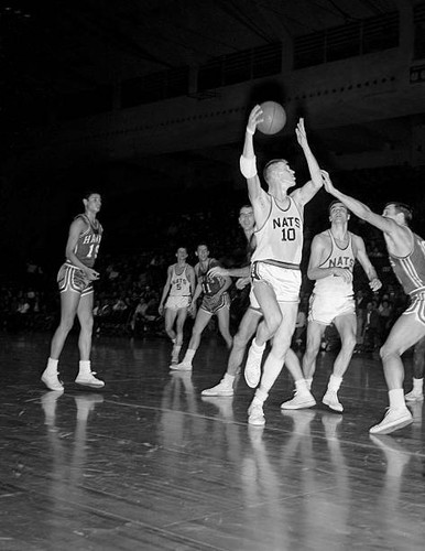 Red Kerr Of The Syracuse Nationals Shoots 1960S Old Basketball Photo 26 ...