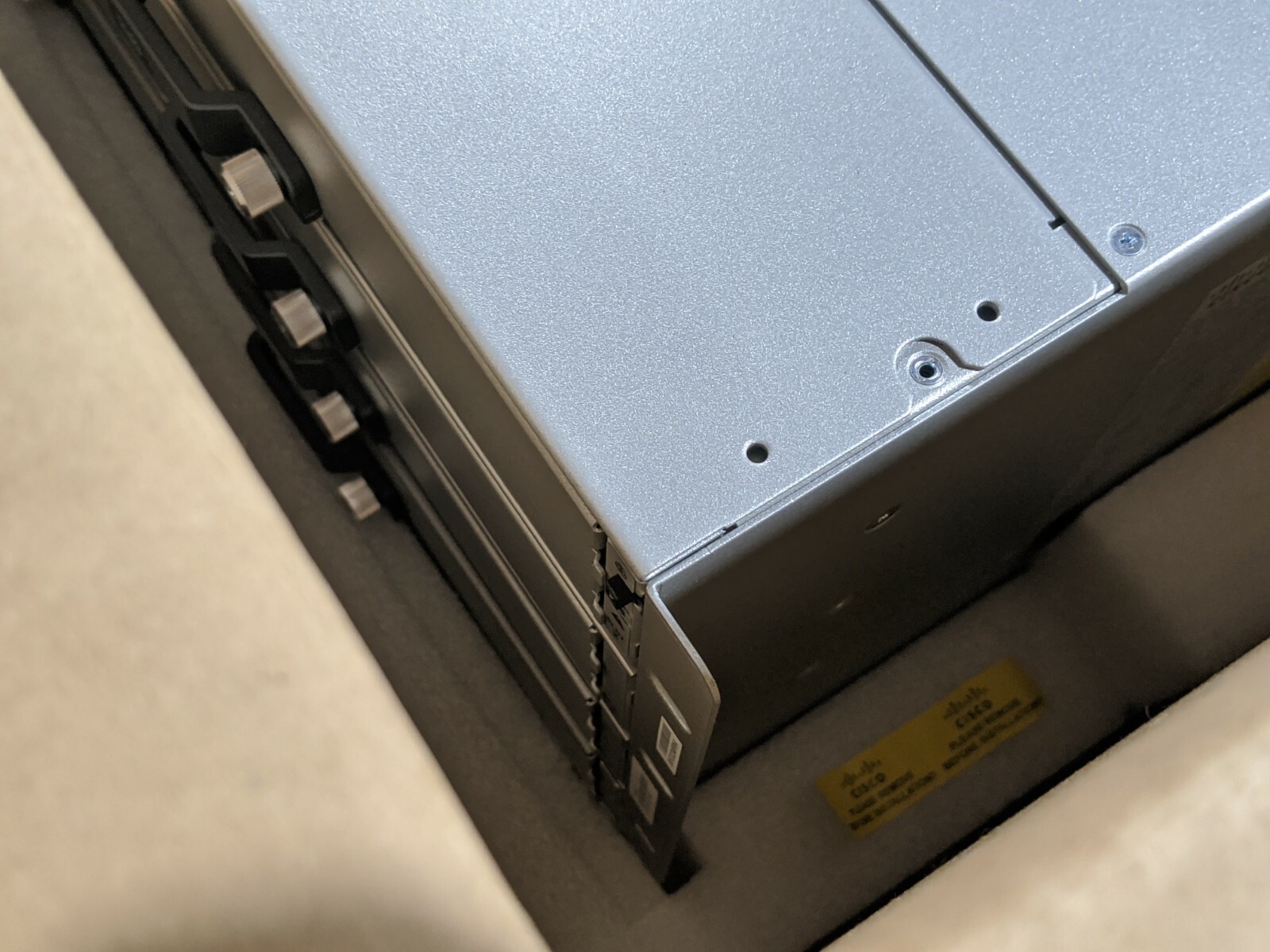 Cisco UCSB-5108-AC2 Blade Server Chassis 8 Slot UCS 5108 Rack Mountable ...