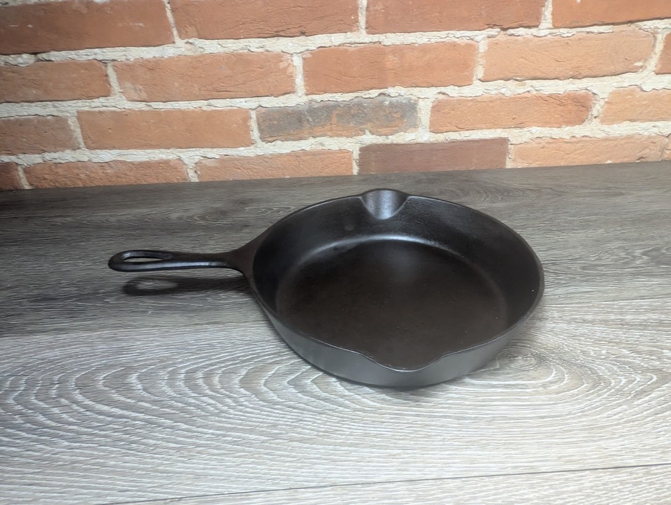Single-Notch Lodge #6 Cast Iron Skillet, Raised "I" Makers Mark, 1930s ...