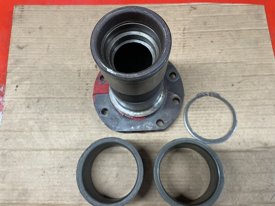 Main Gearbox Input Shaft Housing & Bushings For Vicon CM240 & Gehl 130 ...