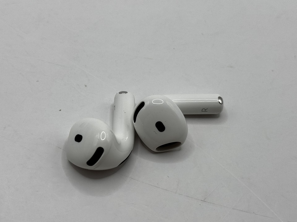 Apple A3058 4th Gen Wireless Airpods with Charging Case White Used | eBay