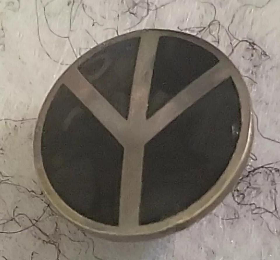 VINTAGE SMALL BAN THE BOMB ENAMEL PIN BADGE. E 397 | eBay