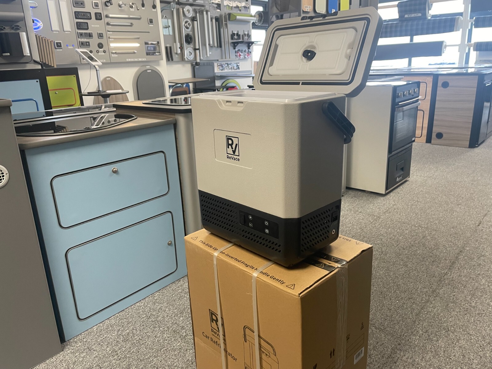 Campervan 12v Coolbox Fridge or Freezer, Cools to -20c, 12v Compressor ...