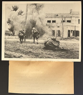1942 Photo Type 1-WWII Russian Red Army Soldiers Attack German Machine ...
