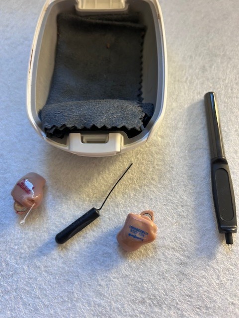 Bernafon Nevara CIC Hearing Aids & Batteries RRP £1300 | eBay UK