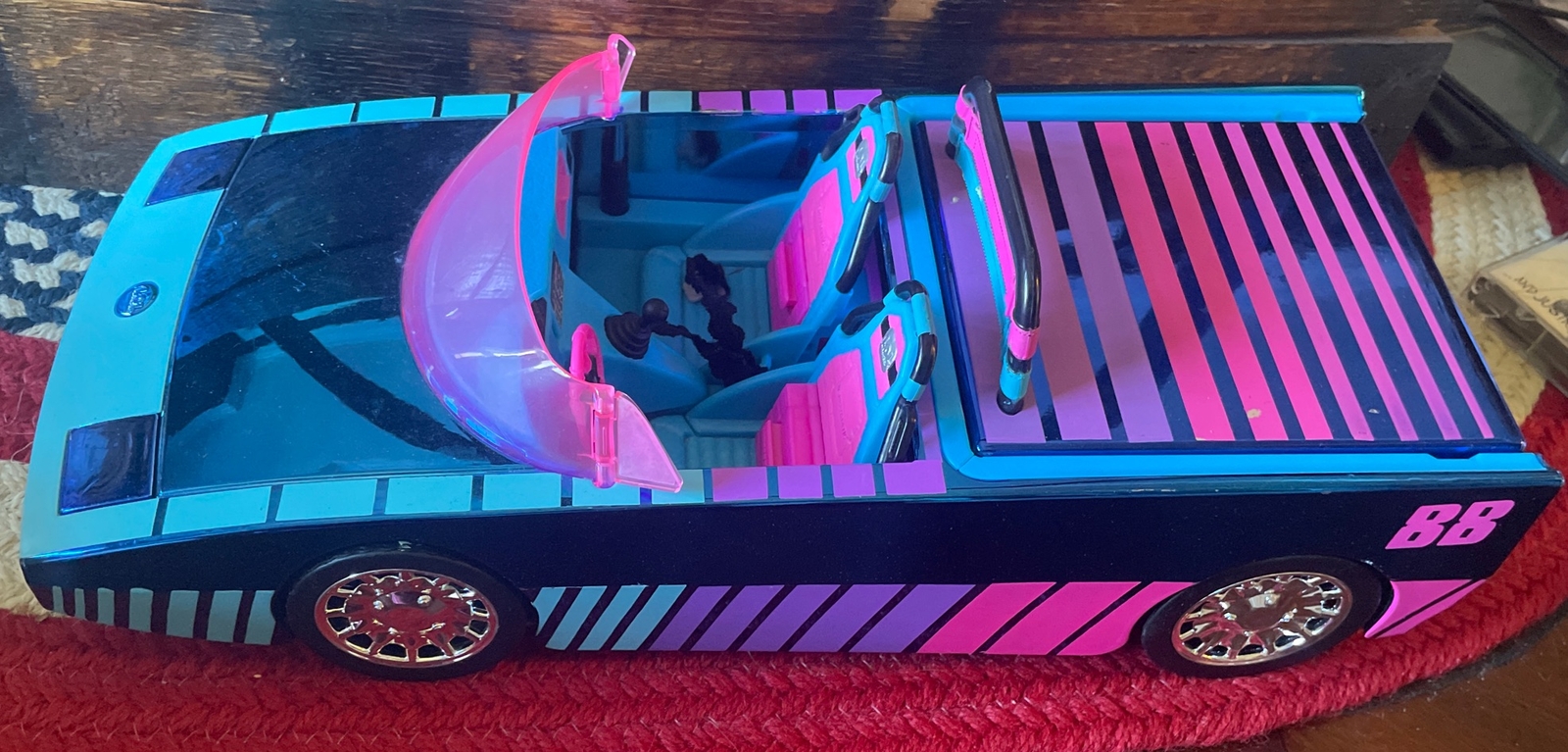 LOL Surprise Speedmatic - Limited Edition Electric Blue Car w/ Pool ...