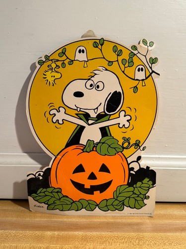 Very nice Colorful Vtg die cut Snoopy Peanuts Vampire Dracula Halloween ...