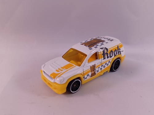 Checkmate Fandango White Yellow Chess Piece Rook 2018 Hot Wheels ...