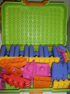 FISHER PRICE POP-ONZ BUILD 'N GO VILLAGE w/GREEN CARRY CASE BLOCKS | eBay
