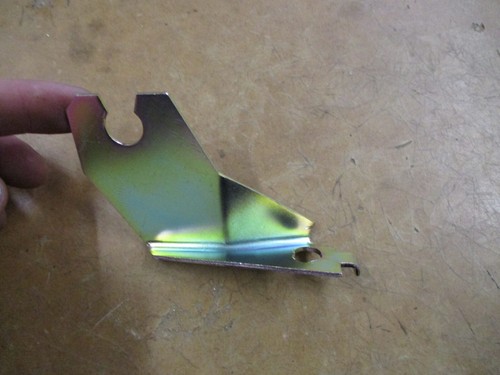 HOLDEN HZ WB V8 308 5.0L ACCELERATOR CABLE BRACKET MONARO GTS STATESMAN ...