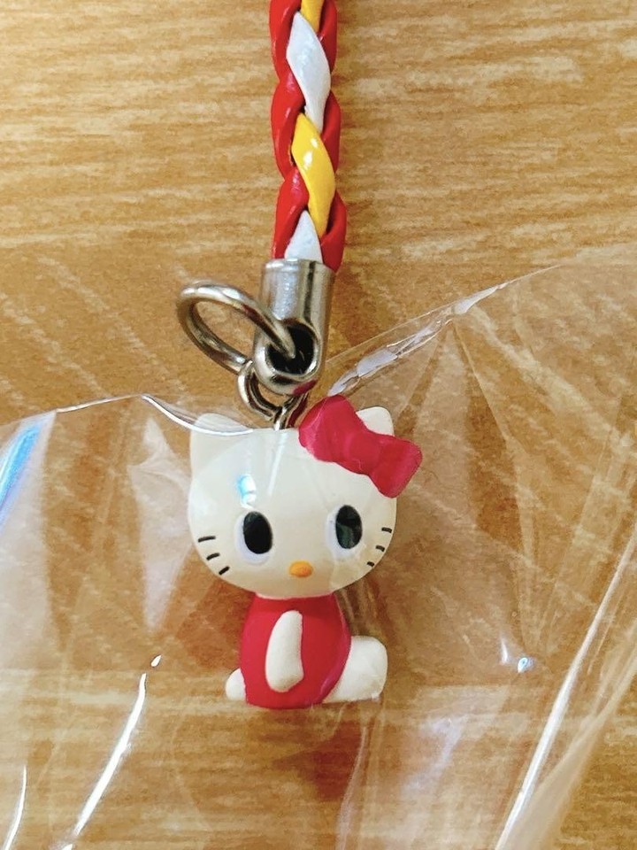 Kitty HELLO KITTY’S FRIEND Sideways Sitting Netsuke Hello Kitty Sanrio ...