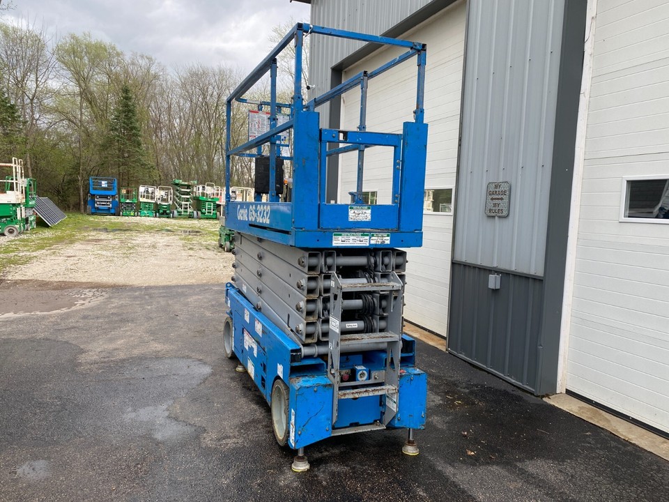 2014 Genie GS-3232 Self Propelled 32’ Electric Scissor Lift with ...