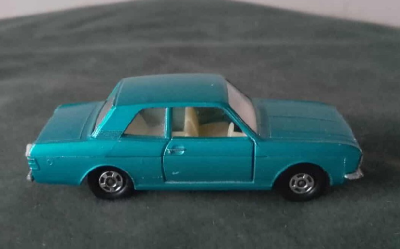 ORIGINAL VINTAGE DIECAST MATCHBOX TOYS No.25 SUPERFAST FORD CORTINA ...
