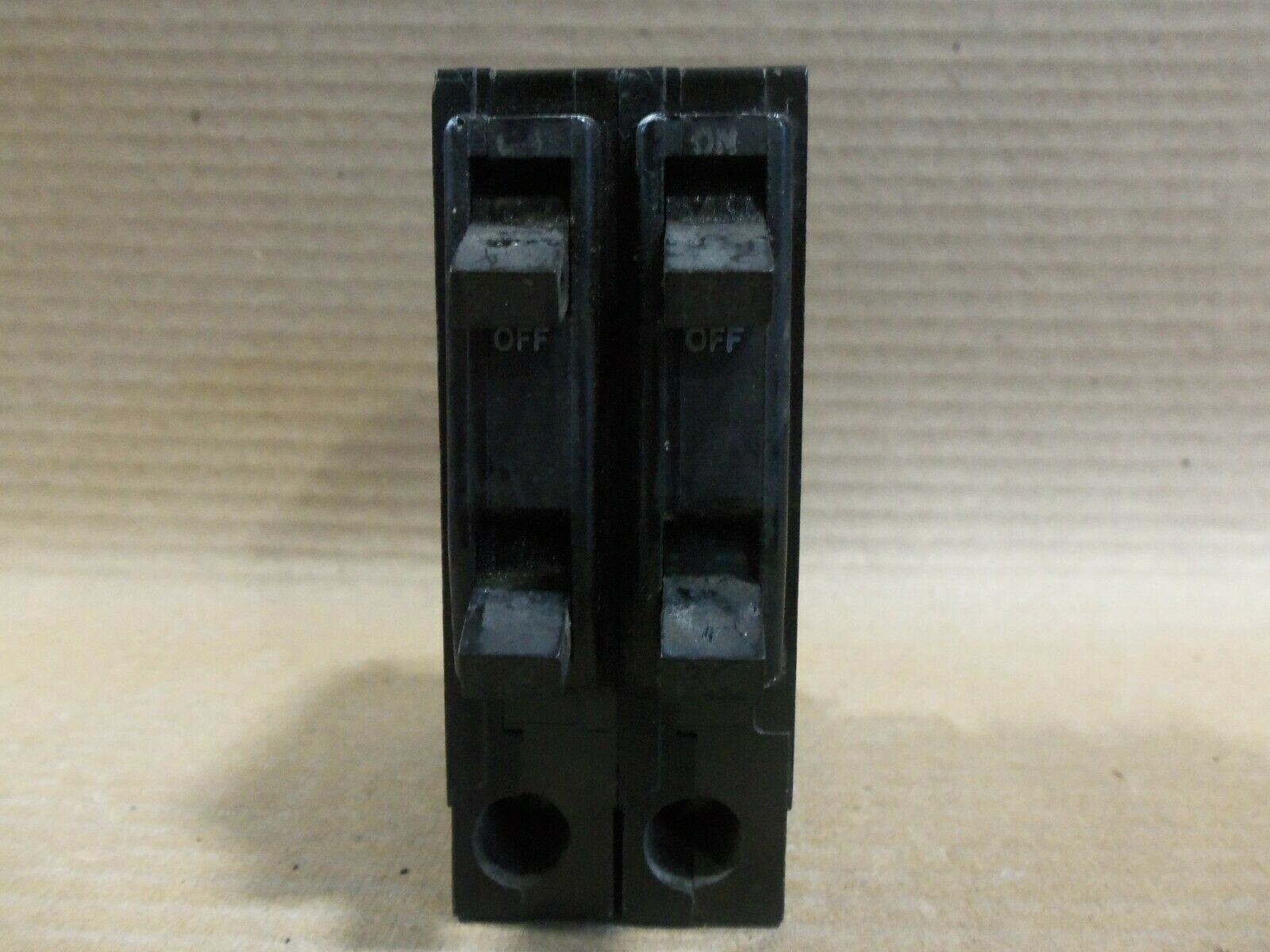 Square D QOT QOT23030 2 Pole 30 Amp 120/240 V Tandem Metal Hook Circuit ...