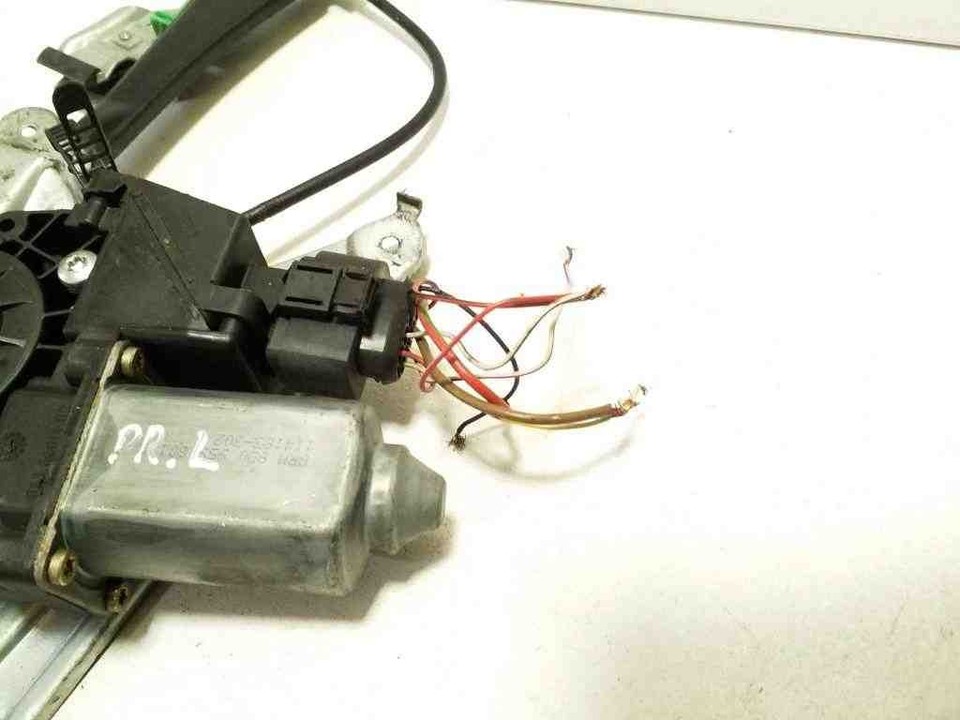 AUDI A4 8D2, B5 Fensterheber vorne links 8D0837397C 2.4 Benzin 2000 ...