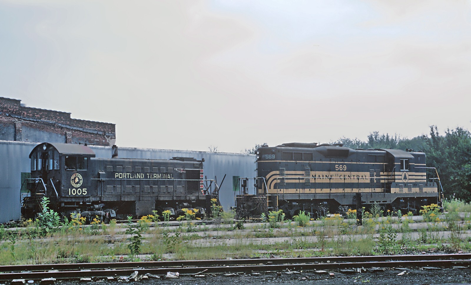 MEC GP7 569 and Portland Terminal Alco S1 1005 Portland, ME 5 x 7 Photo ...