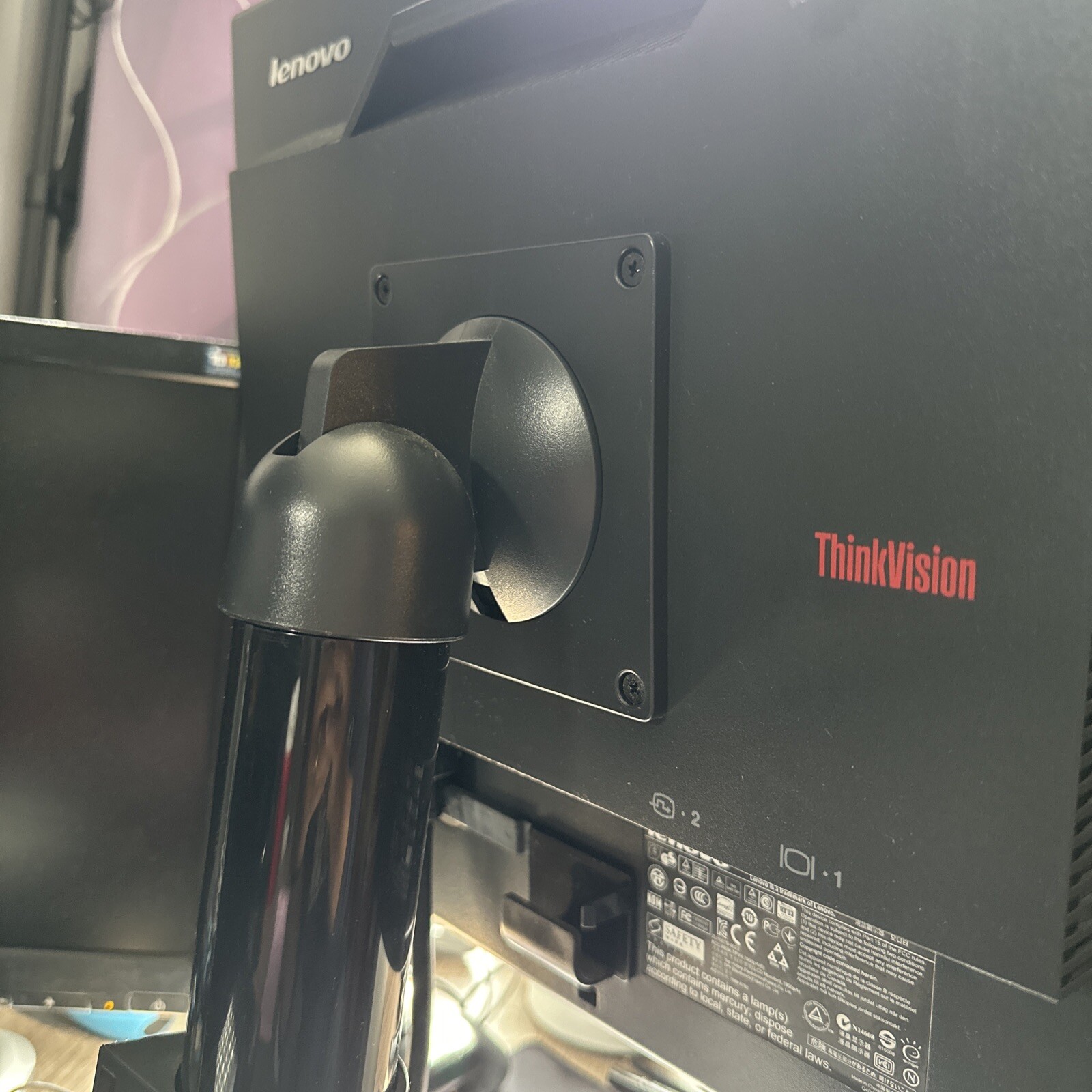 Lenovo ThinkVision L1900pA LCD Monitor 19" VGA DVI 1280x1024 5ms Rotate ...