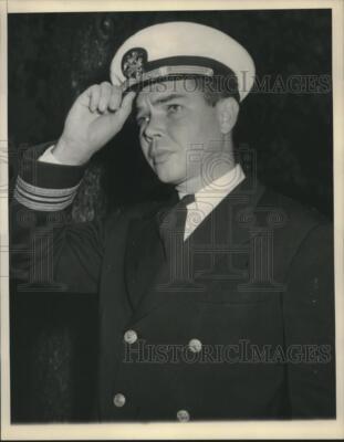 1944 Press Photo Lt. Cmdr. James H. Suddeth involved in hotel racas ...