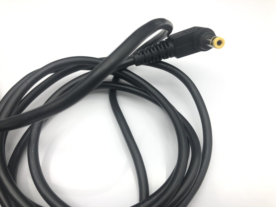 Fujitsu AC Adapter Netzteil Ladegerät für Toshiba Qosmio f50-113, f50 ...