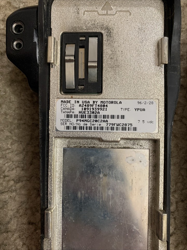 Motorola Radius GP350 UHF Radio With Charging Base, No Battery, No ...