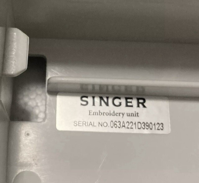 Singer Quantum Futura CE-200 Embroidery Unit & 2 Hoops Sewing Machine ...