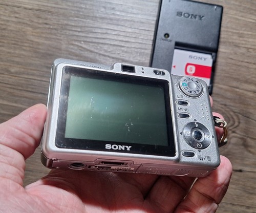 Sony Cyber-shot DSC-W50 6.0MP Digital Camera - Silver BUNDLE TESTED ...