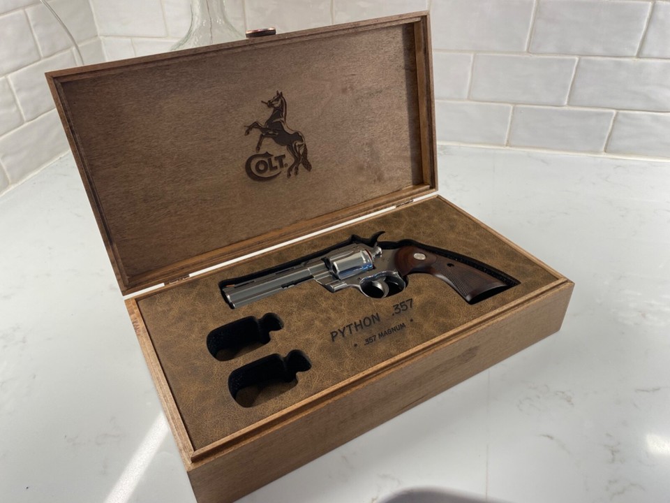 Colt Python Presentation Case Laser Engraved Lid and Interior Maple 4. ...