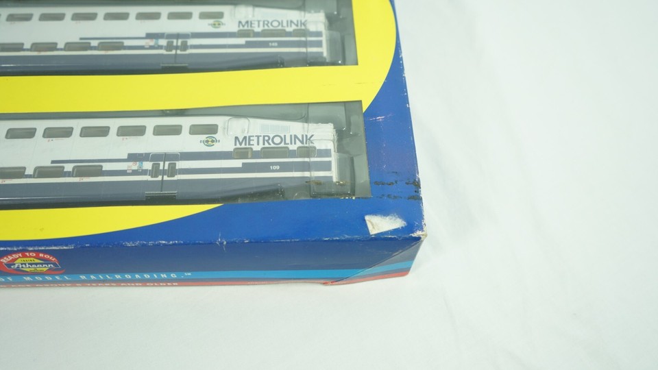 Athearn RTR HO Scale Metroliner Bombardier Coach Passenger Set 2580 NEW ...