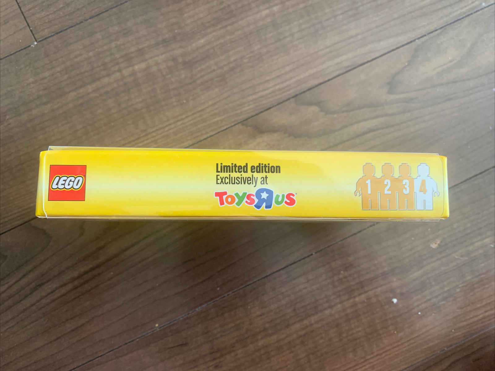 LEGO Collectable MINIFIGURES: Classic Minifigure Collection (5004941 ...